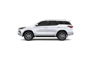 Toyota Fortuner Leader Edition 4x2 Diesel AT - On Road Price, RTO ...