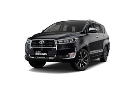 Toyota Innova Crysta 2.4 GX 8Str Platinum White Pearl - On Road Price ...