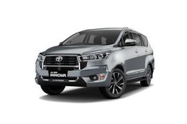 Toyota Innova Crysta 2.4 GX Plus 8Str Platinum White Pearl - On Road ...